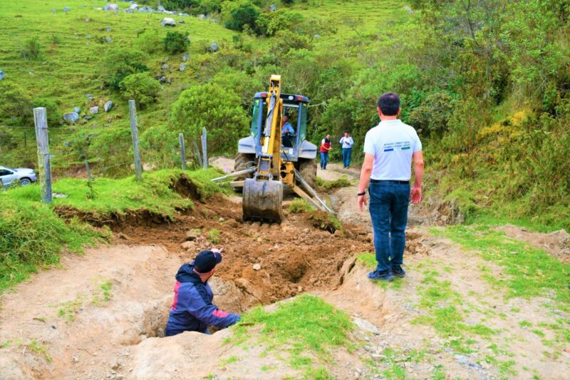 Inician algunas obras para mejorar la movilidad en la vereda Canadá de Pacho